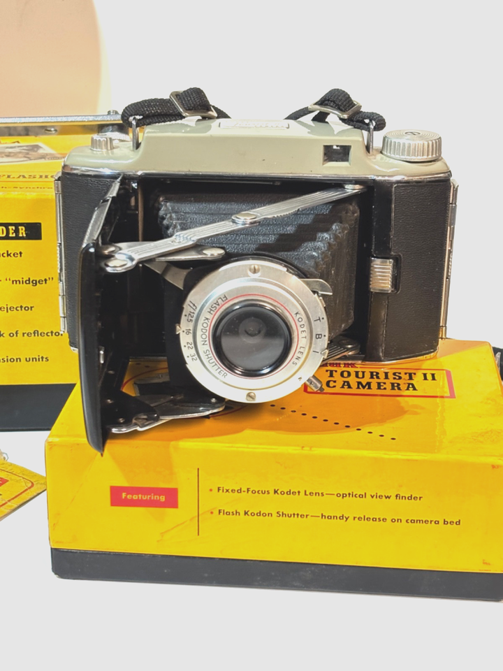 Vintage '50s Kodak Tourist II Camera + Standard Flasholder, Bulbs and ...