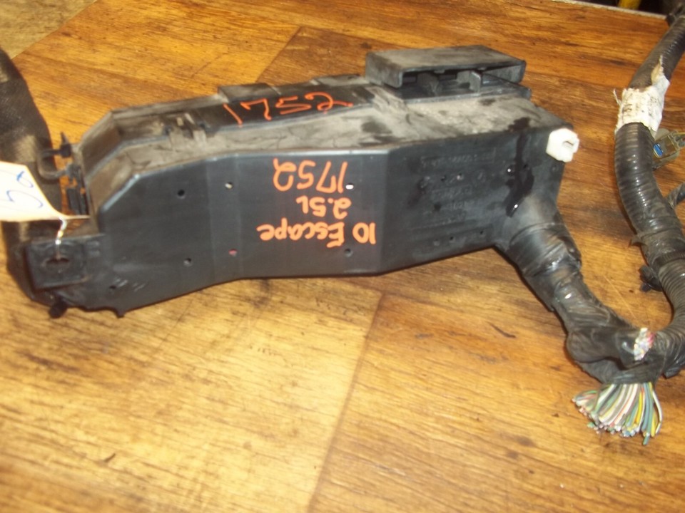 2010 FORD ESCAPE MERCURY MARINER Gas Fuse Relay Box Block Assembly OEM ...