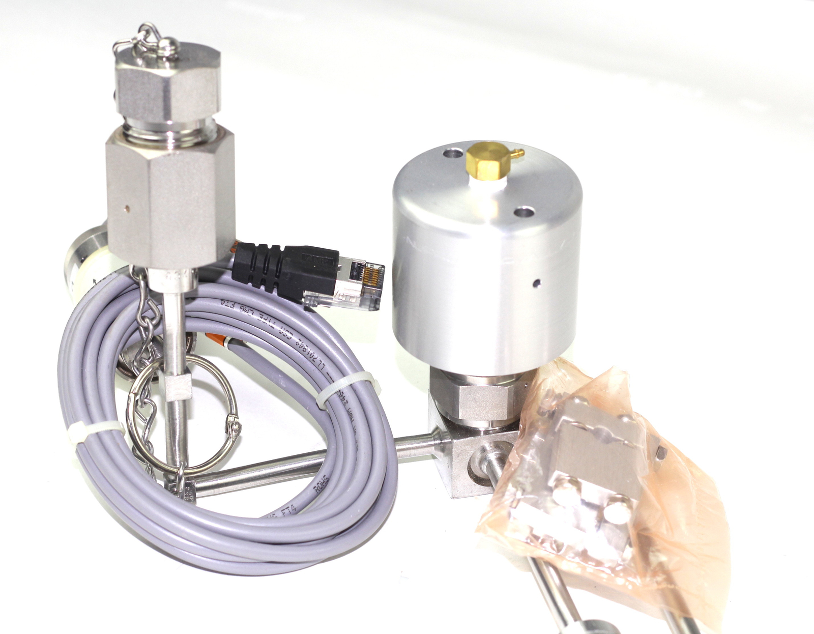 MKS 870B Baratron Pressure Transducer / (2) swagelok 6LV-HBC111PX-C | eBay