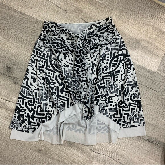 y2k small black and white abstract print ruffled mesh… - Gem