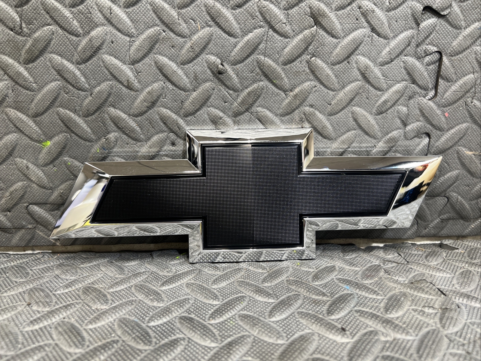 OEM 2014-2020 Chevy Silverado Rear Tailgate Emblem BLACK 22786435 | eBay