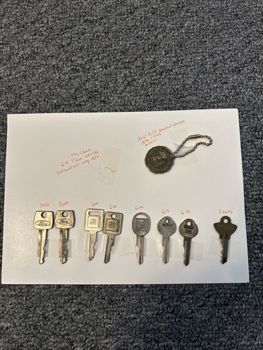 LOT OF 8 VINTAGE FORD GM General motors AUTOMOTIVE KEYS SEARS ...