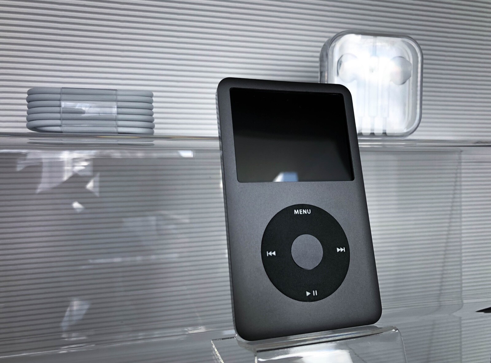 NEW! Apple iPod Classic 7th Generation Black / Space Grey 160GB 2 YEAR ...