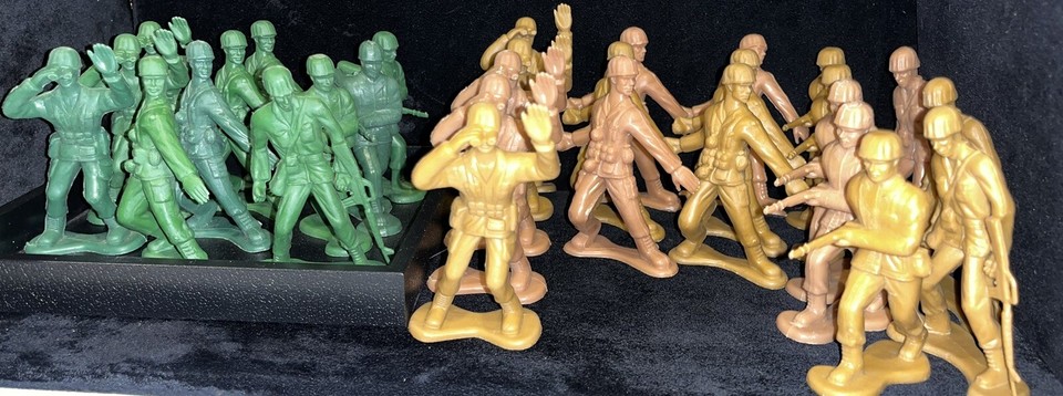 Vintage 4-4.5” Jumbo Green & Tan Army Men Lot (30) Greenbrier FREE ...