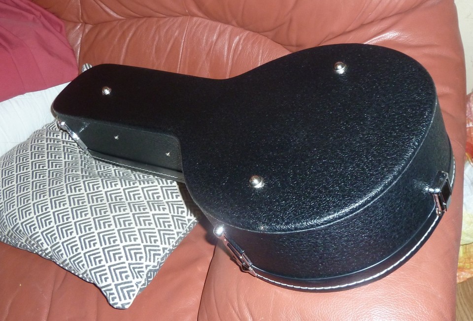 Cartwright banjolele /banjo ukulele & hard case. Long scale. Free ...