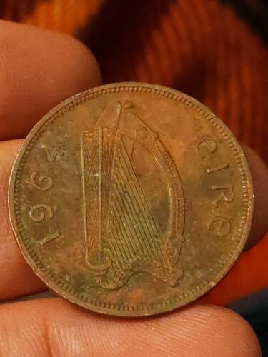 1964 Eire (Ireland Republic) 1 Shilling Coin featuring a Bull and a ...