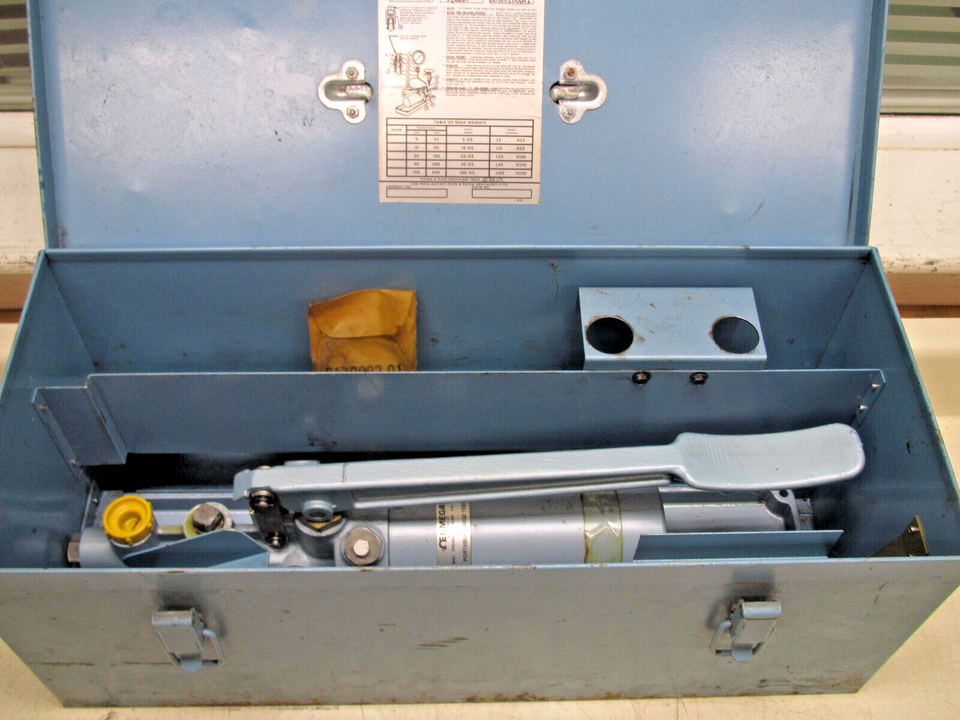 Omega Portable Dead Weight Tester Hydraulic Pump With Case P/N: DWT ...