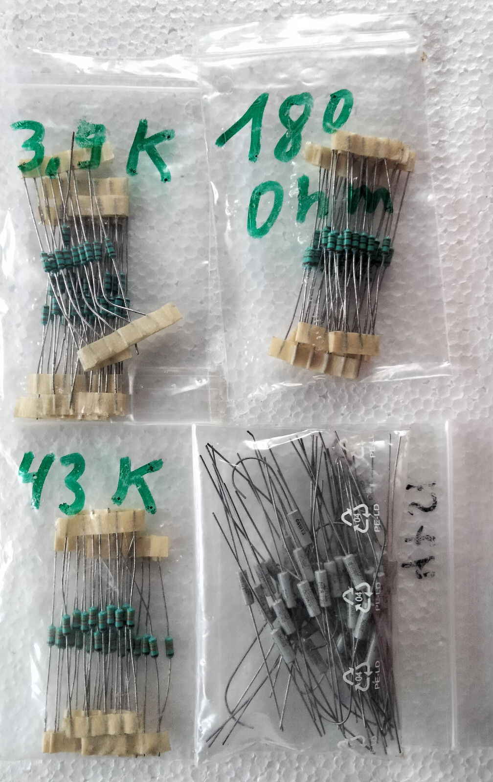 Diverse elektronische Bauteile, Elektronikbauteile, Sortiment " 1 ...