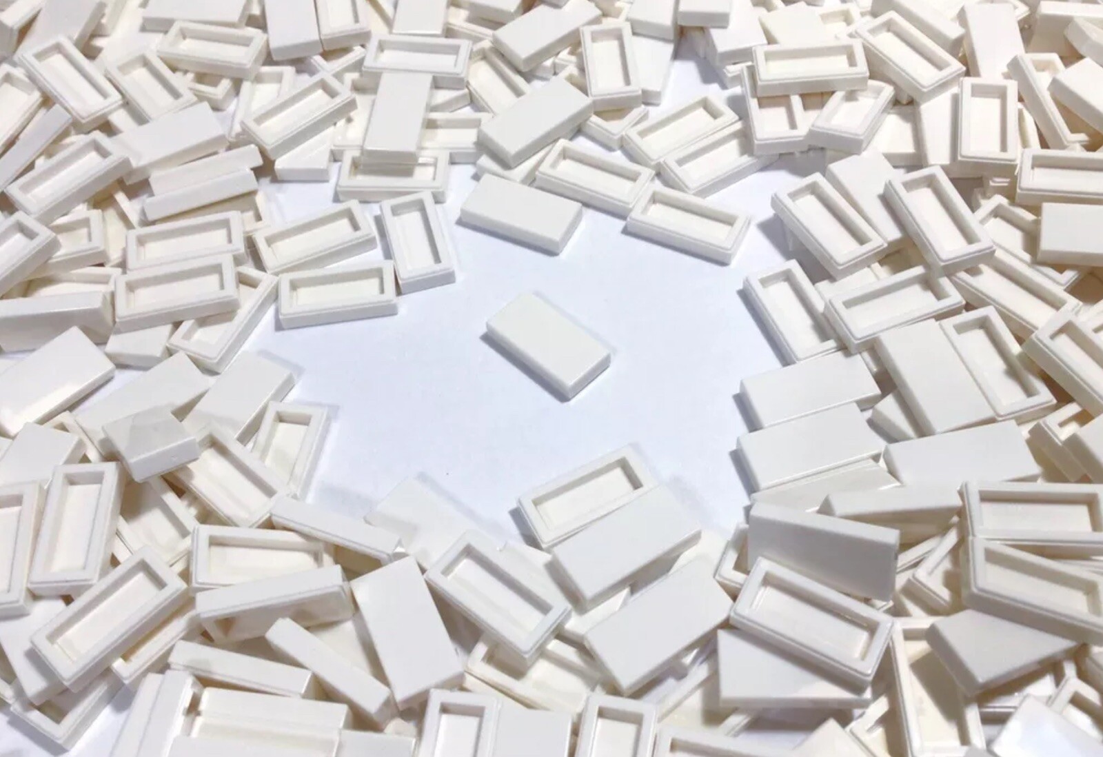 LEGO 100 Pieces Bulk 1x2 White Tile Flat Smooth Finishing Surface Parts ...