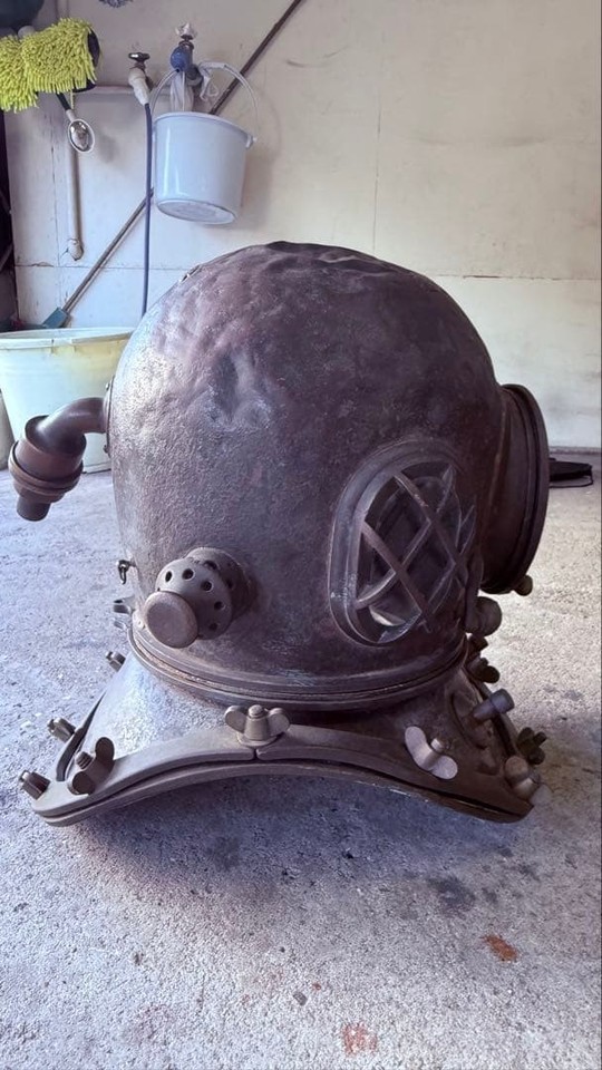 Toa Diving Co. Brass Diving Helmet Helmet-Style South Senju Tokyo Used ...