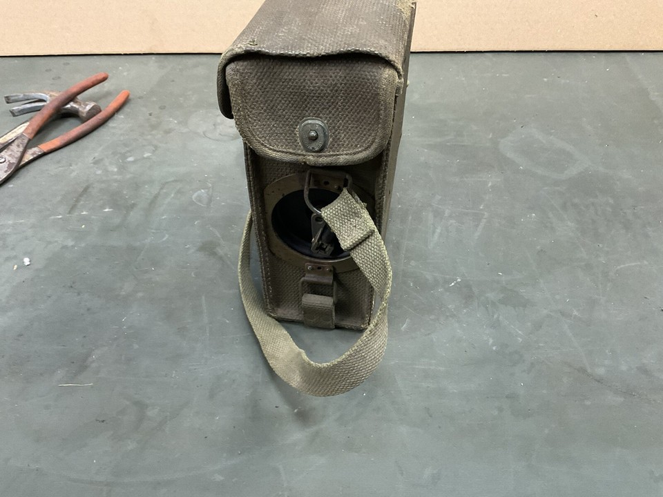 EE8 Signal Corps Field Telephone Phone Military Radio In Canvas Carrier ...