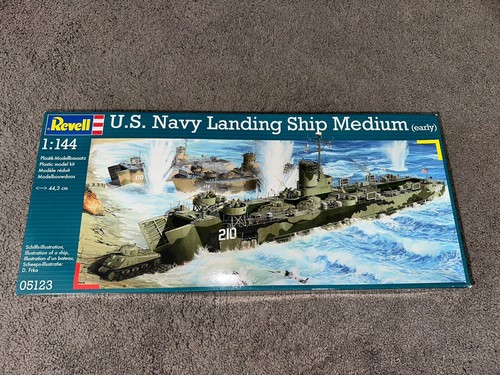 Revell, 1:144 scale, WWII US Navy Landing Ship Medium, Display Model ...