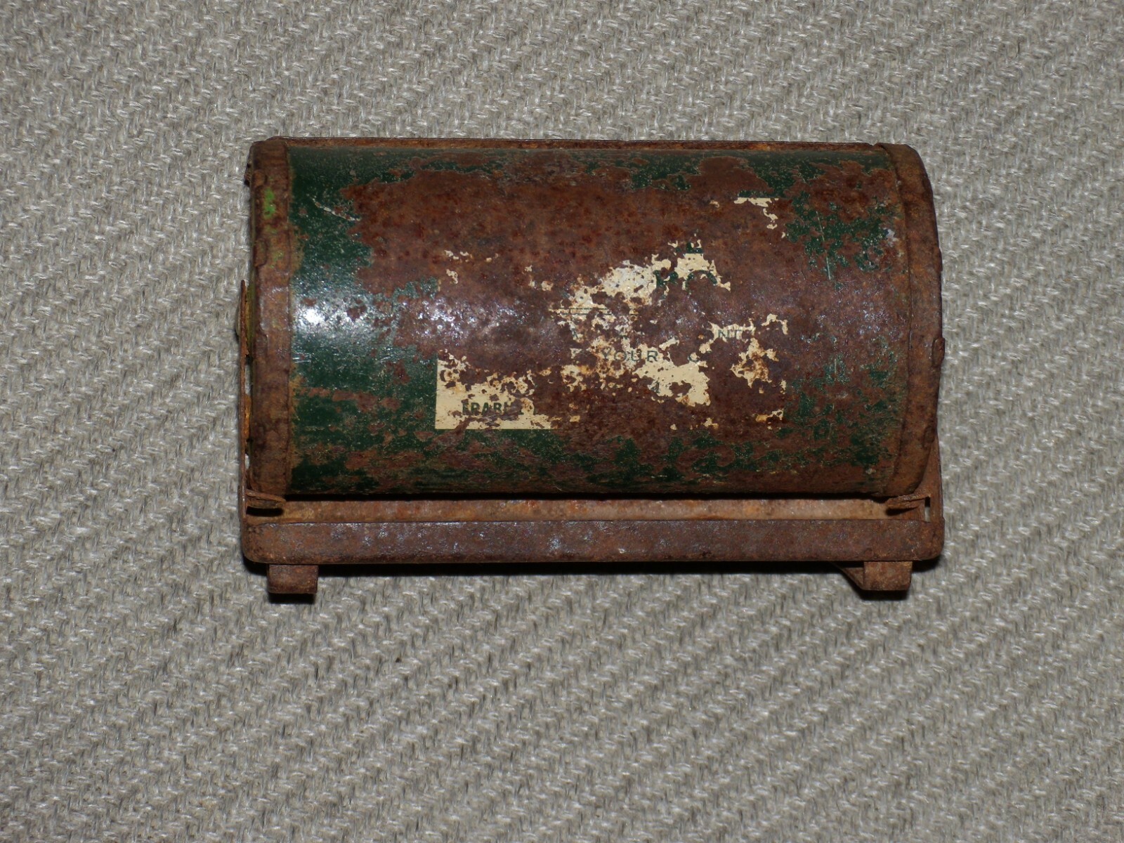 VINTAGE 1960's Bob-Bet Metal Bait Box Belt Worm Holder Fishing Frabill ...