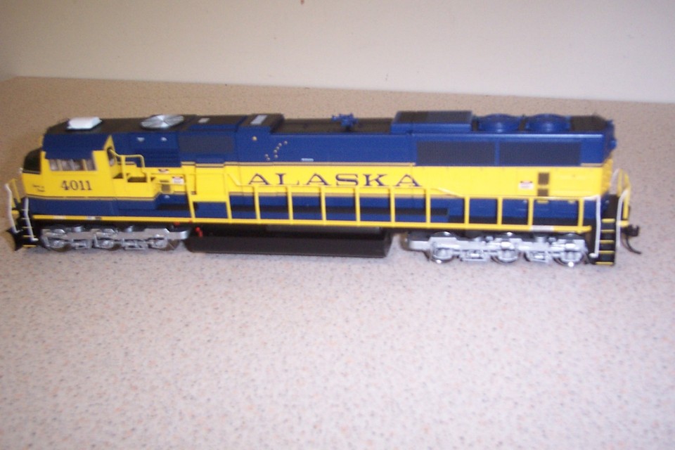 HO SCALE 'GENESIS' SD-70MAC 'ALASKA'. | eBay UK