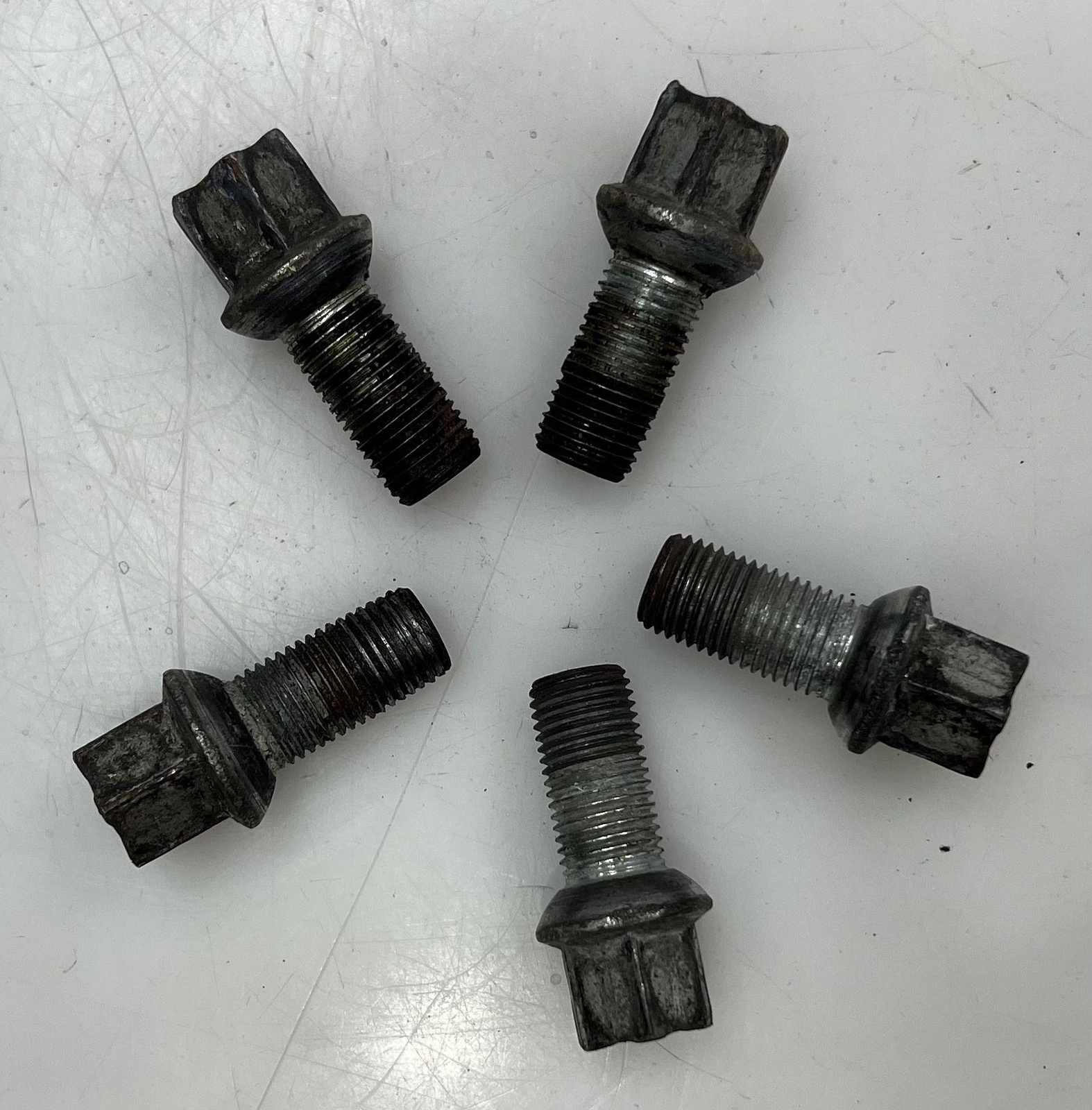 (5) OEM GENUINE AUDI / VW WHEEL BOLTS / LUG 17MM / SIZE: 14 x 1.5 x 27 ...