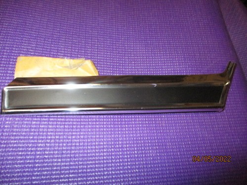 NOS MOPAR VOLARE WAGON ,LEFT FENDER FRONT MLDG, BLACK PAINTED INSERT ...