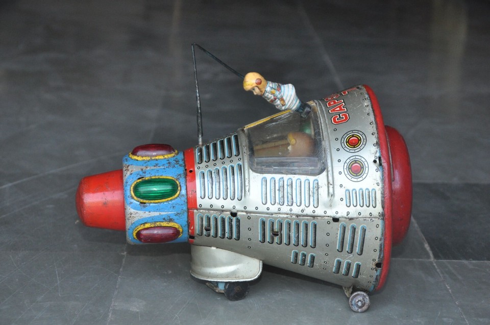 Vintage MT Mark Capsule 7 Litho Spaceship With Astronaut Battery Tin ...