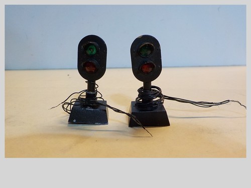 HO Scale Lot Of 2 Used Dwarf Train Track Signal Ground Signals (2 Bulbs ...