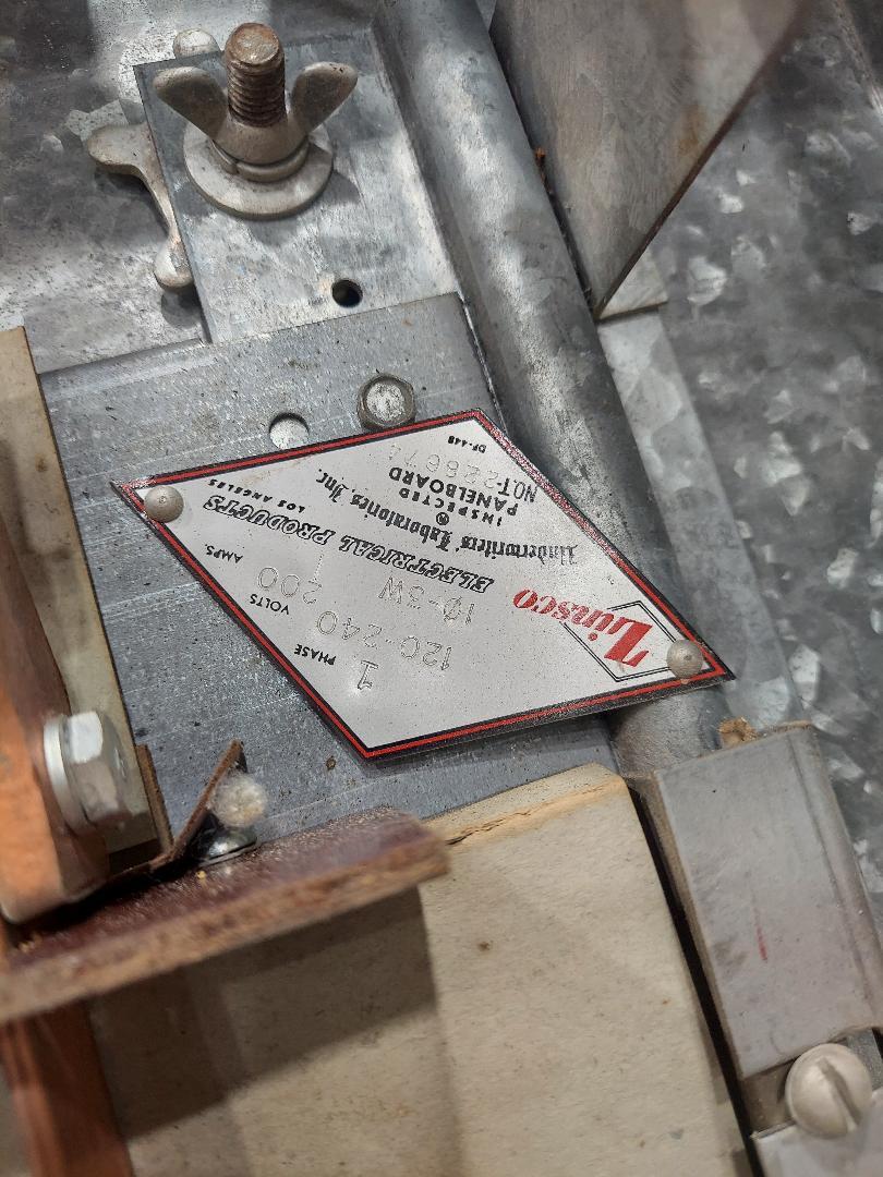 ZINSCO 30 SPACE ELECTRIC PANEL BOARD COVER DEAD FRONT BREAKERS COMPLETE ...