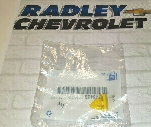 11612122 NEW GM OEM ROCKER MOLDING RETAINER CHEVROLET CADILLAC GMC B74 ...
