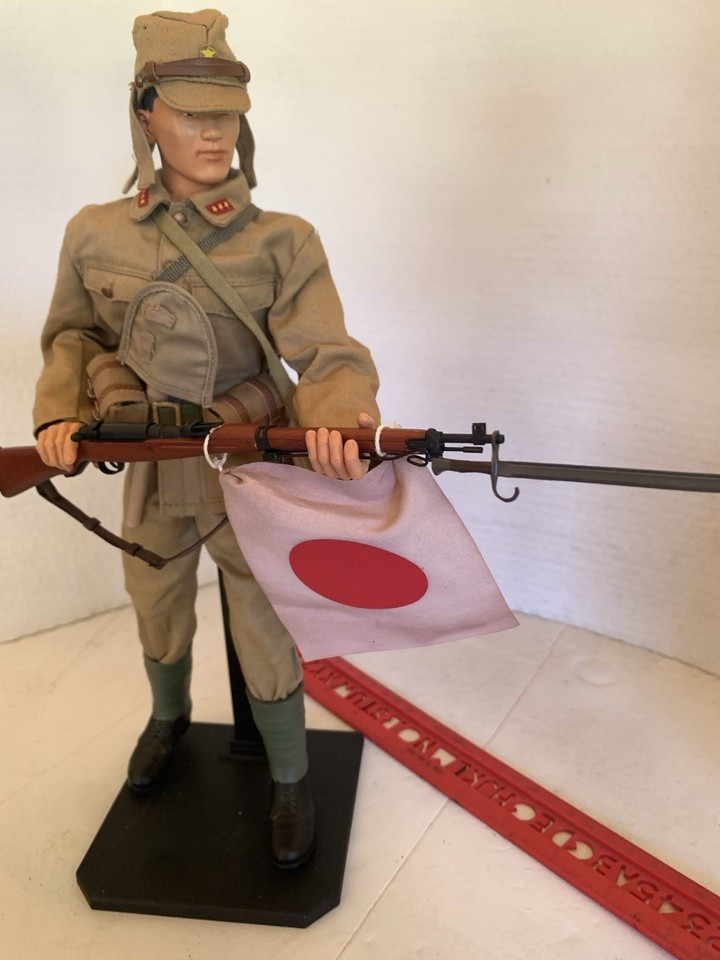 1/6 WW2 Japanese IJA soldier + Flag,Rifle, Shovel,And bayonet. well ...