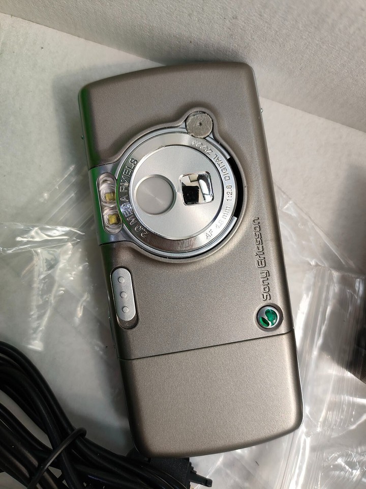 Sony Ericsson W800 Unlocked 2G english multi-language phone | eBay