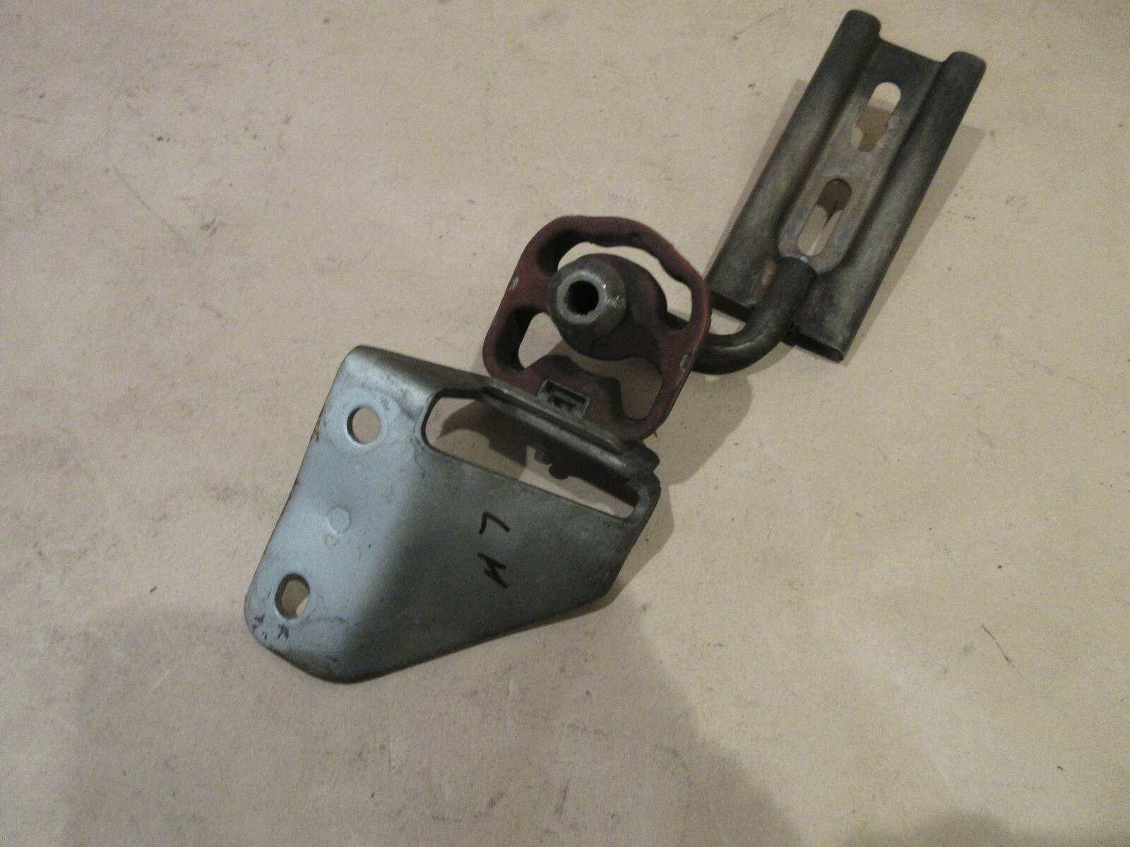 Ferrari California - LH Rear Muffler Support Bracket With Buffer - P/N ...