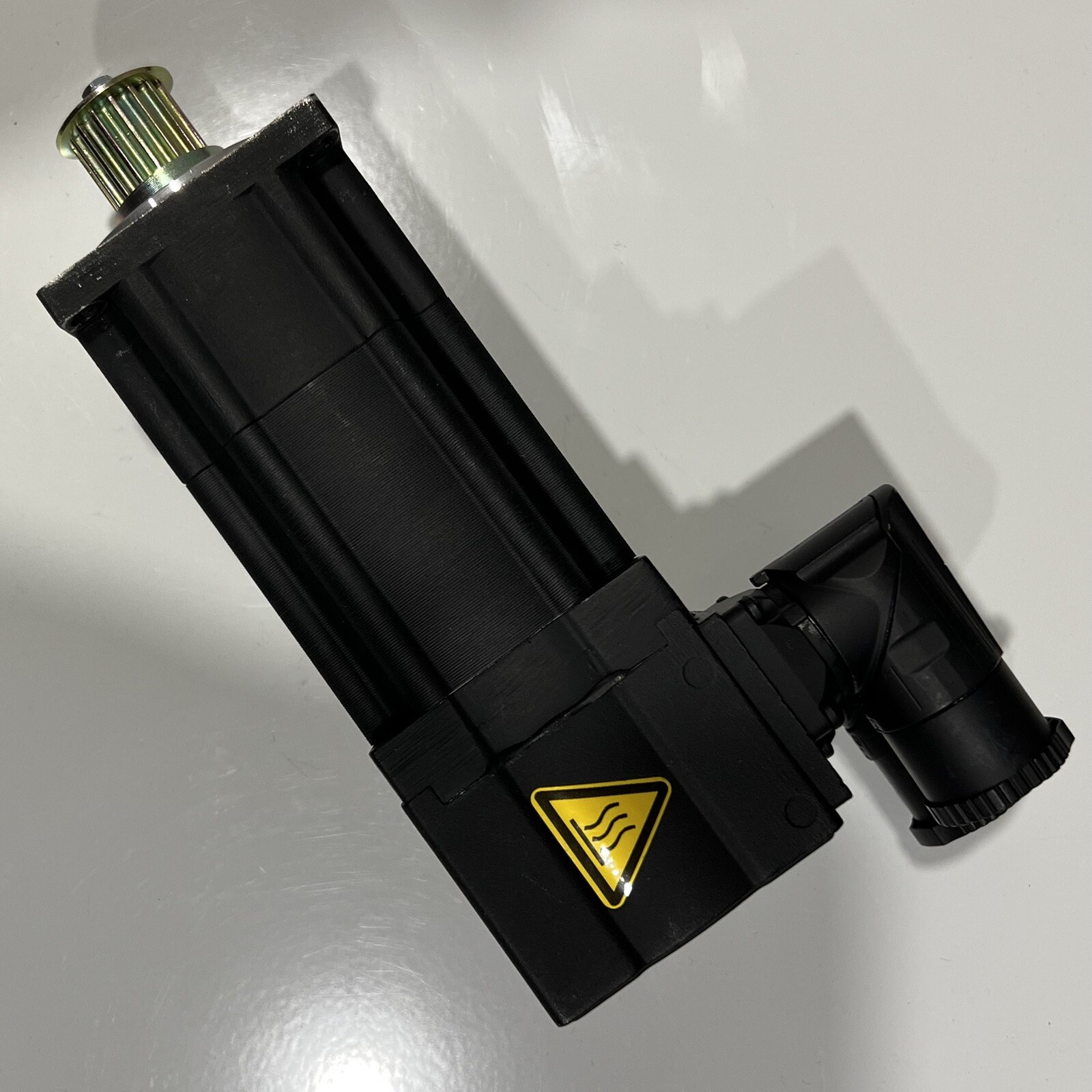 NEW LENZE Synchronous Servo Motor MCS 06F41LRS0B0-B11N-ST5S00N-R2SU | eBay