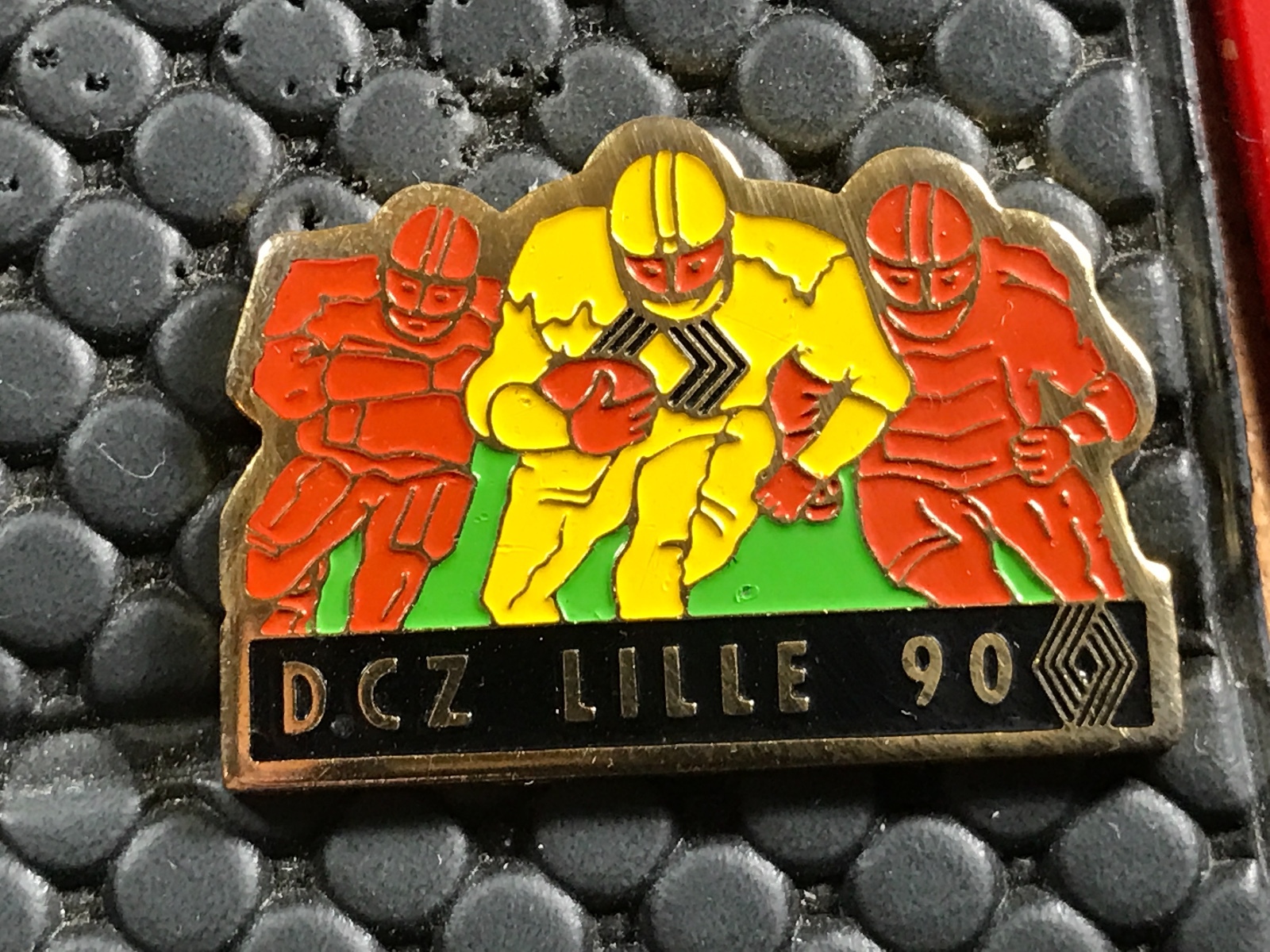 PINS PIN BADGE GARAGE CAR RENAULT LILLE FOOTBALL AMERICAIN | eBay