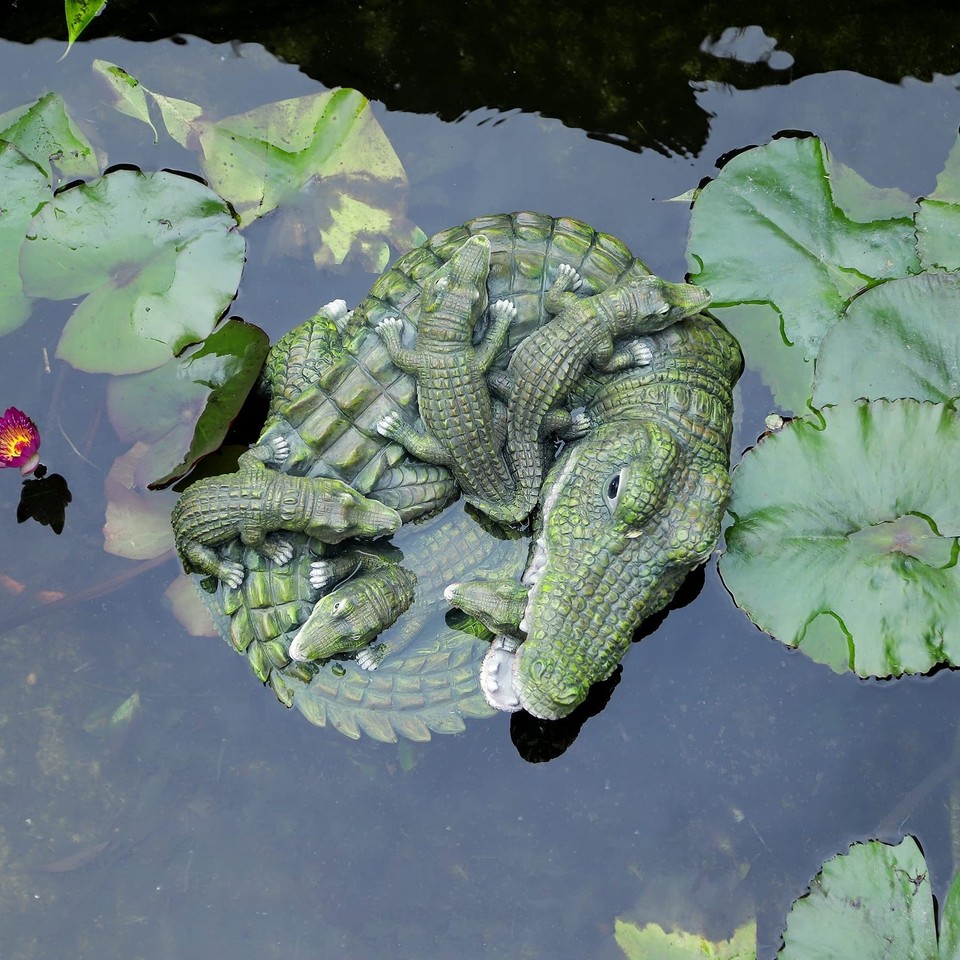 Garden Crocodile Statue, Resin Alligator Family Piled Together, Mother ...