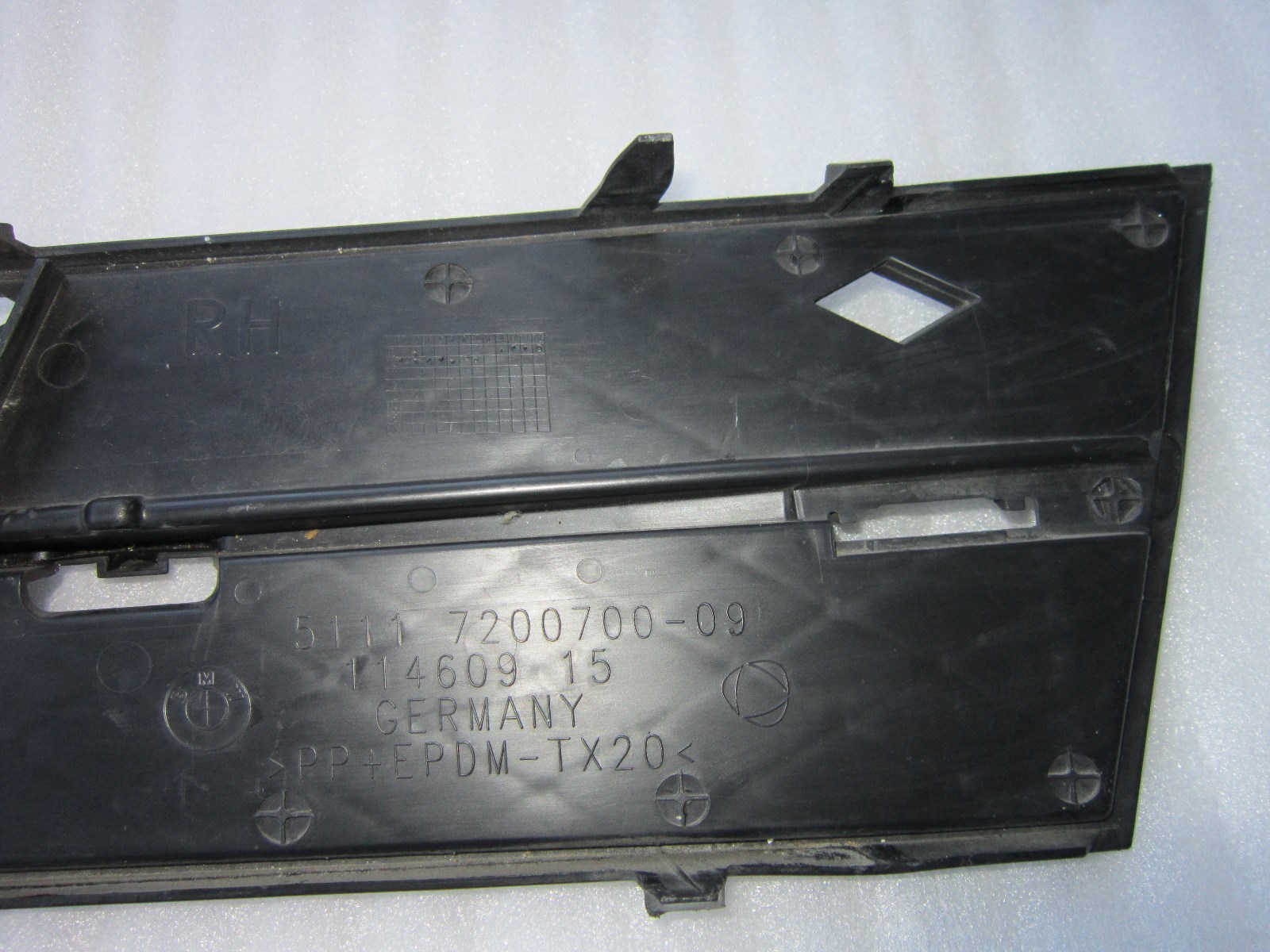 BMW 5 Series 535 SEDAN 09 10 11 12 FRONT BUMPER RH GRILLE GRID OEM ...