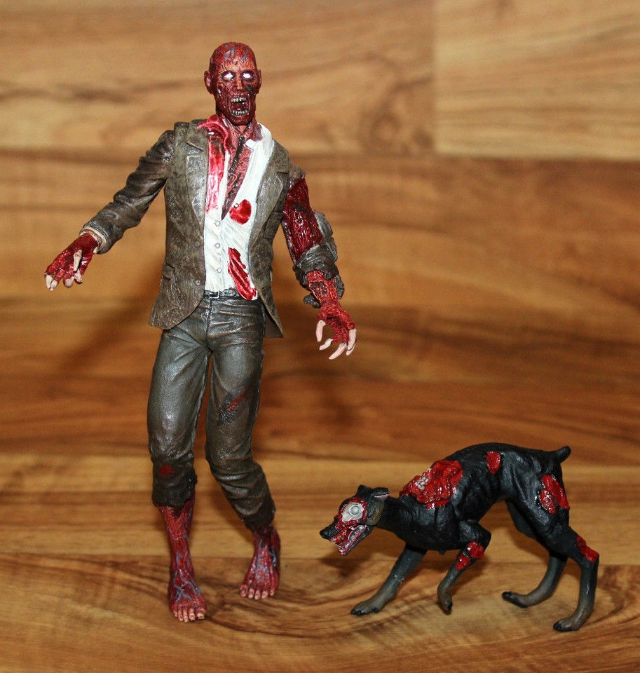 Resident evil Crimson Head Zombie with Cerberus Dog Action Figure Neca ...