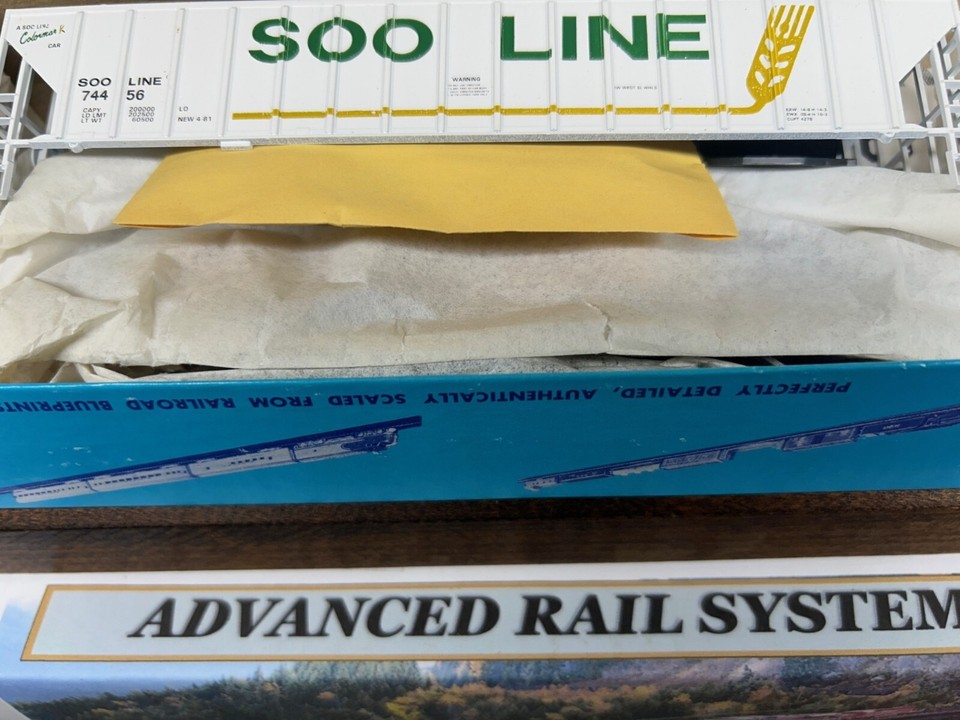 SOO LINE " WHEAT SHAFT " COLORMARK 54ft RIB SIDE HOPPER HO Scale BEV ...