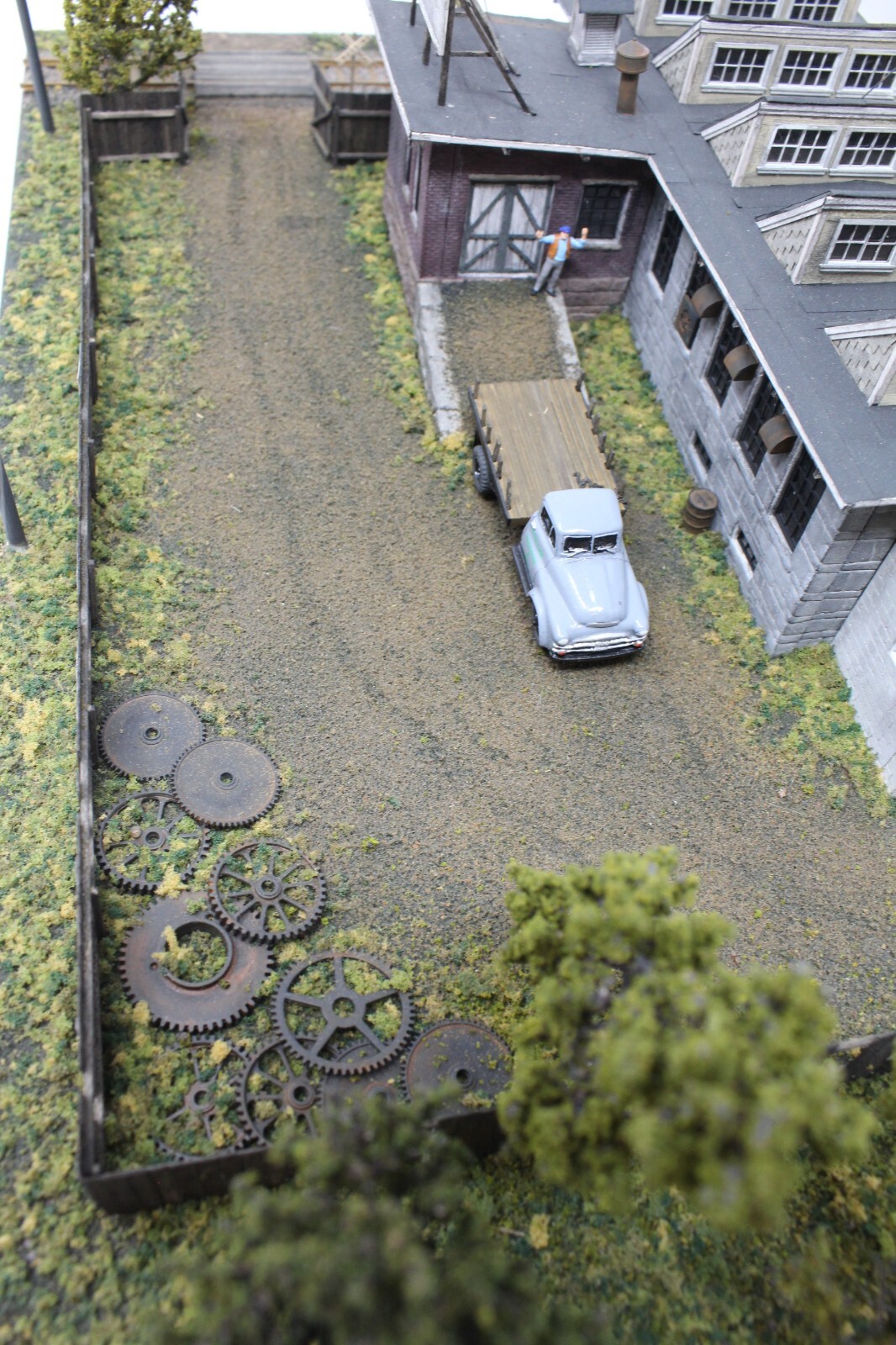 HO Scale Master Craftsman Completed 18"x16" Diorama Machine & Gear Shop ...