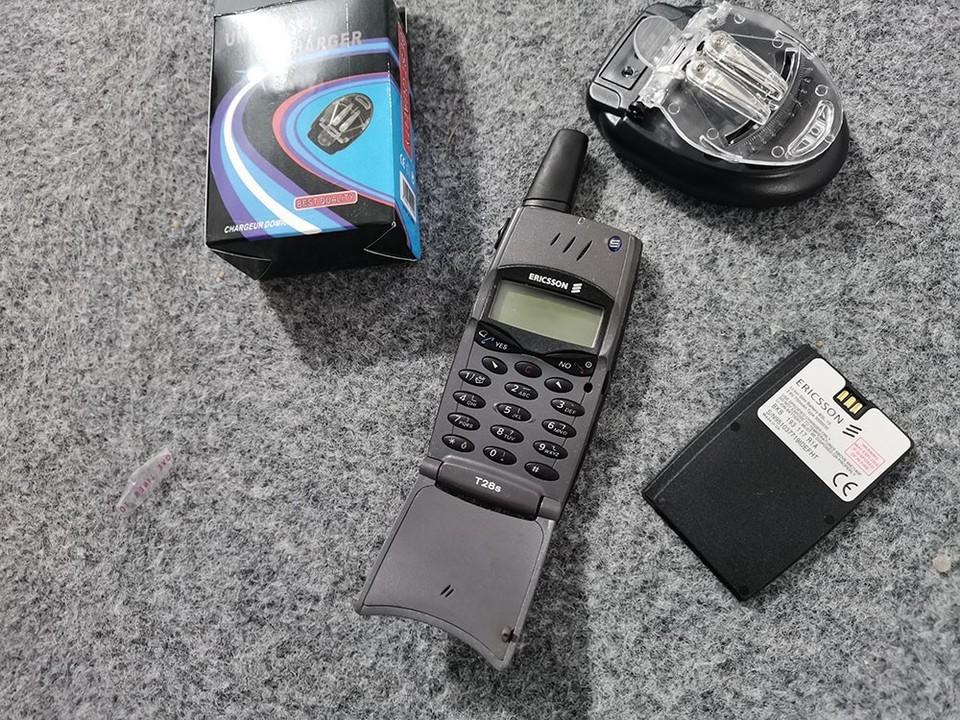 Ericsson T28 - 0.5 MB - Black (Unlocked) 2G GSM 900 / 1800 Classic Cell ...