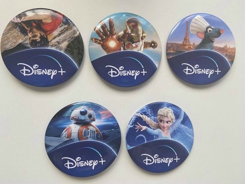 Lot 5 Badges buttons Disneyland Paris Disney + ( frozen, iron man,star ...