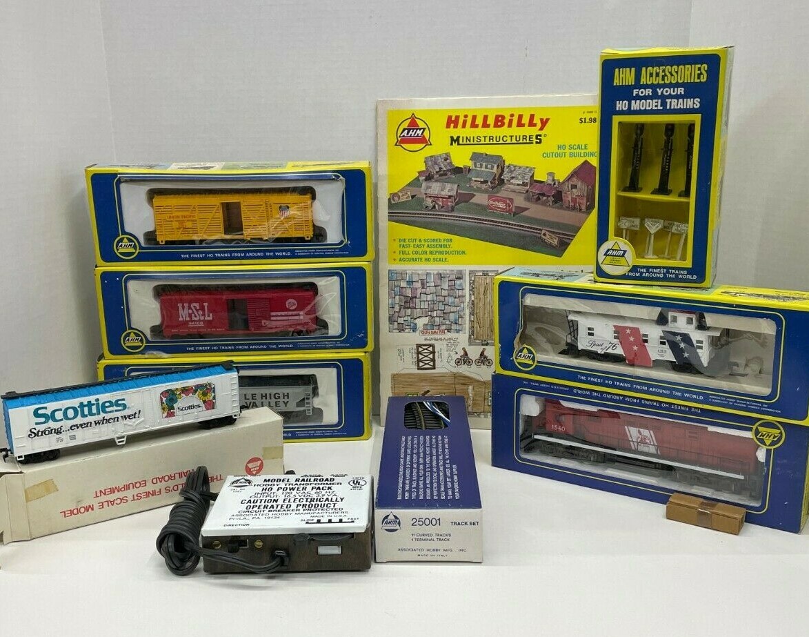 Vtg AHM HO Train Set NIB 1980 Never Used Engine 6 Cars Track ...
