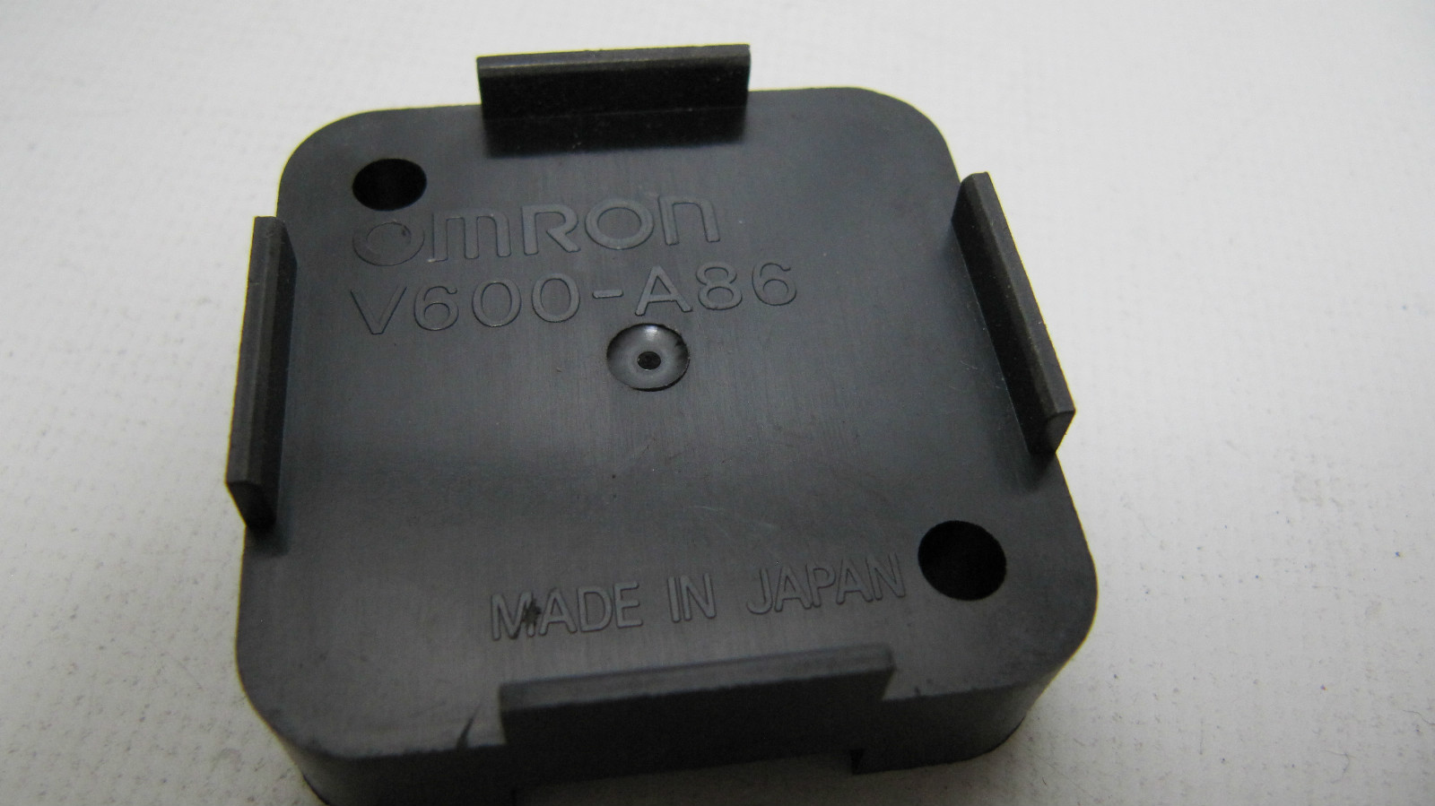 (NEW) Omron RFID Tag Mounting Bracket V600-A86 | eBay