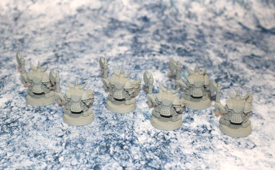 Vintage 2E Warhammer 40K Ork Goff unpainted with Axes plastic - READ ...