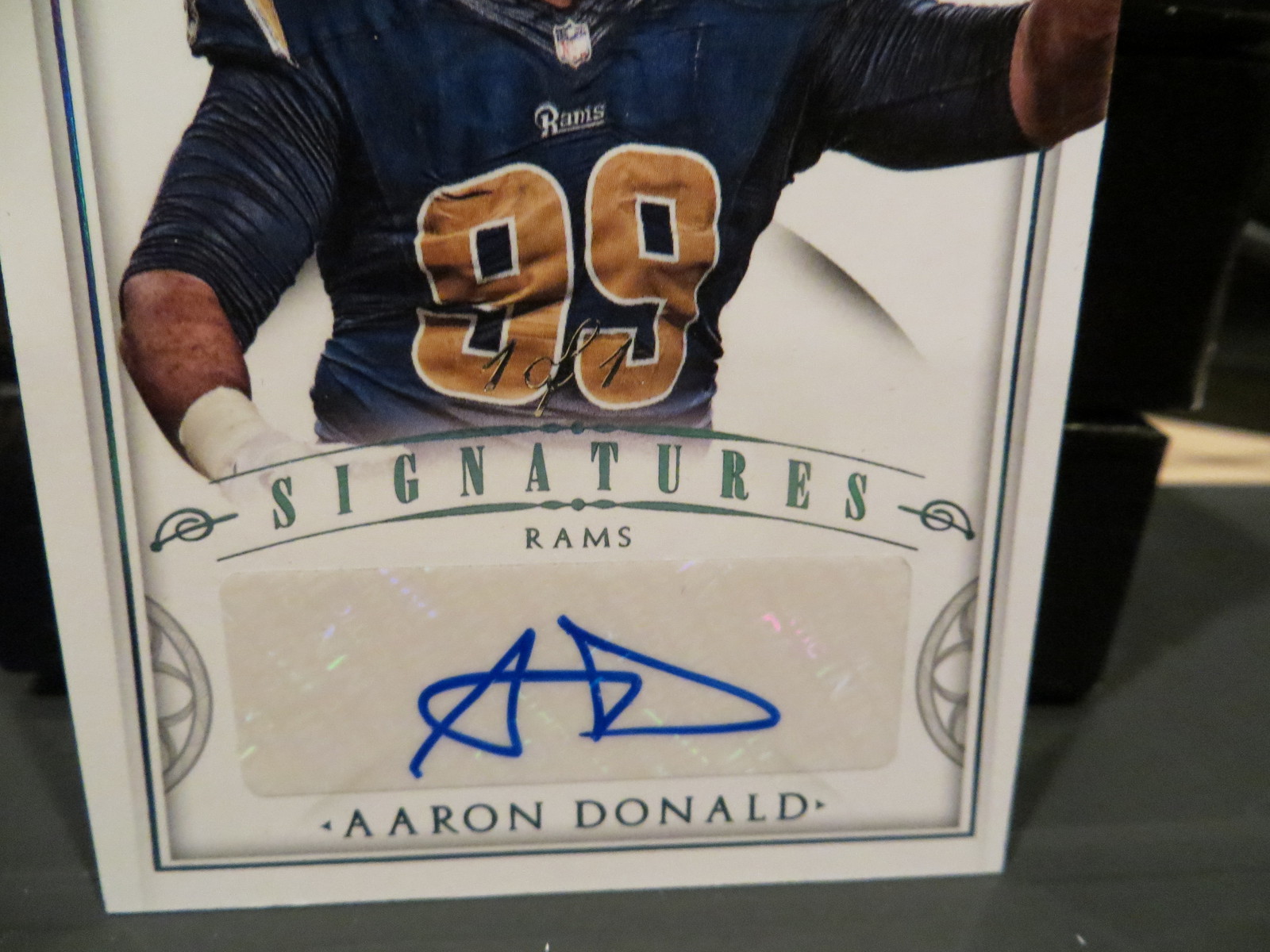 National Treasures Parallel Autograph Signatures Rams Aaron Donald 1/1 ...