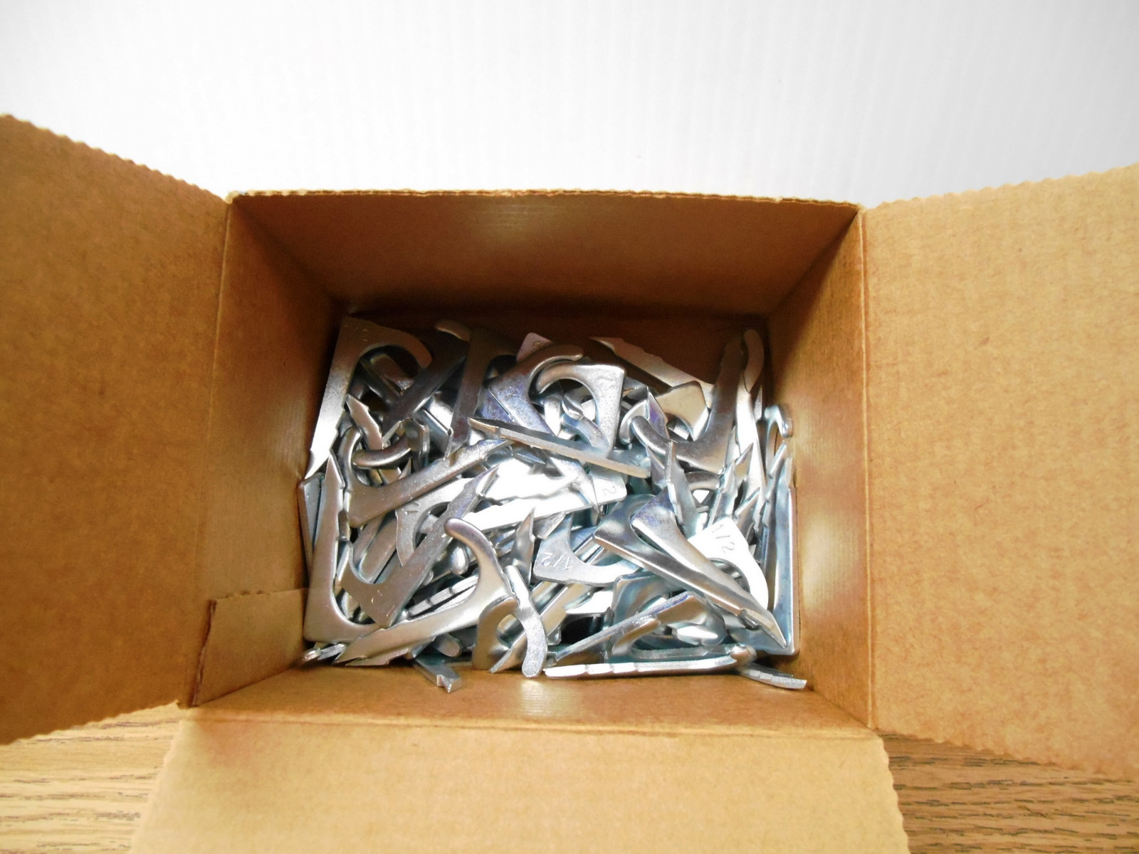 Box of 100 Madison #1600 EMT Nail Strap 1/2″ | eBay