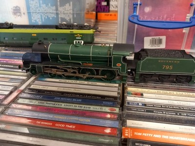 Hornby Sir Dinadan R154 Steam Locomotive 00 Gauge Train Southern 795 ...
