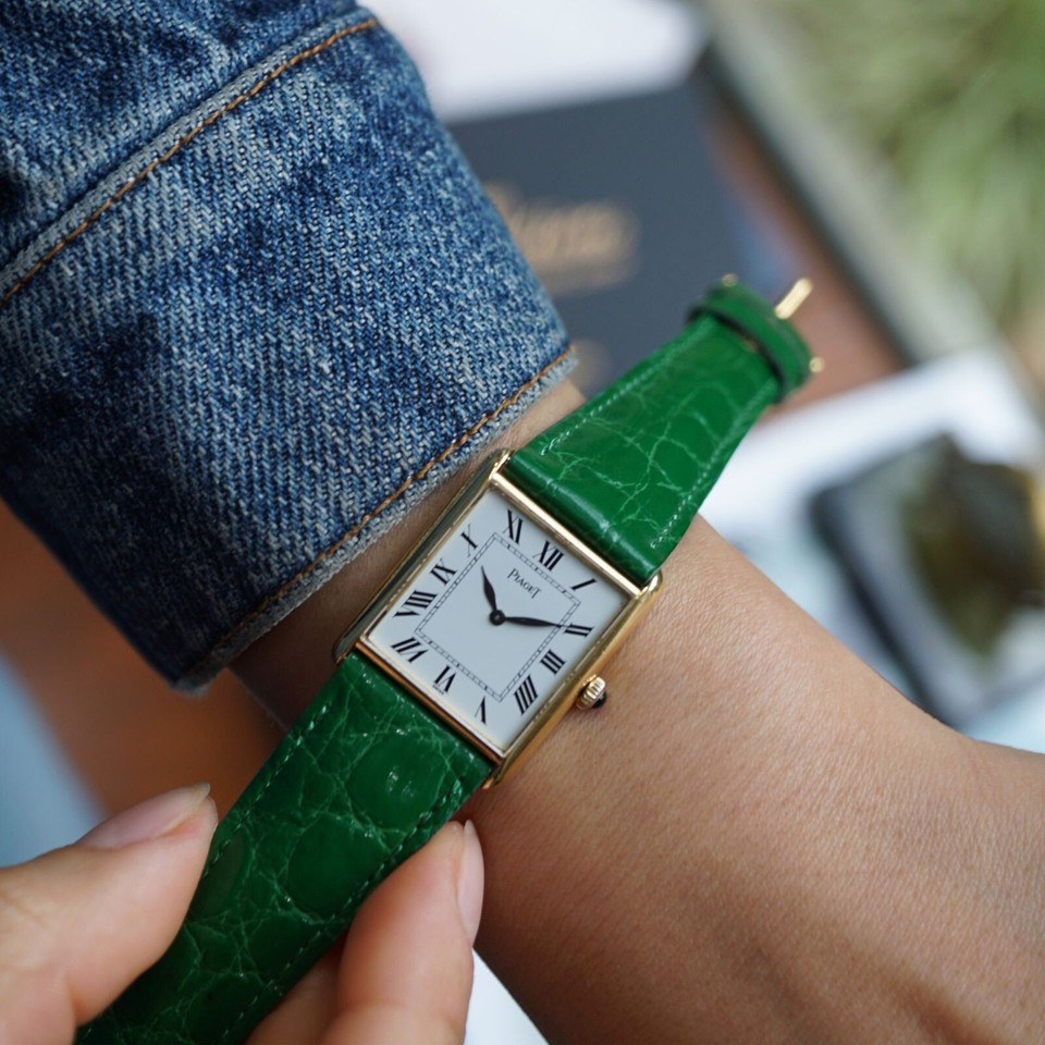 Piaget Vintage Tank 18k Gold Ultra Thin Small 23 mm 9P Manual Wind ...