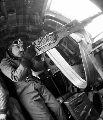 ANTIQUE 8X10 WW11 REPRO PHOTO ACTOR CLARK GABLE B 17 WAIST 50 CAL ...