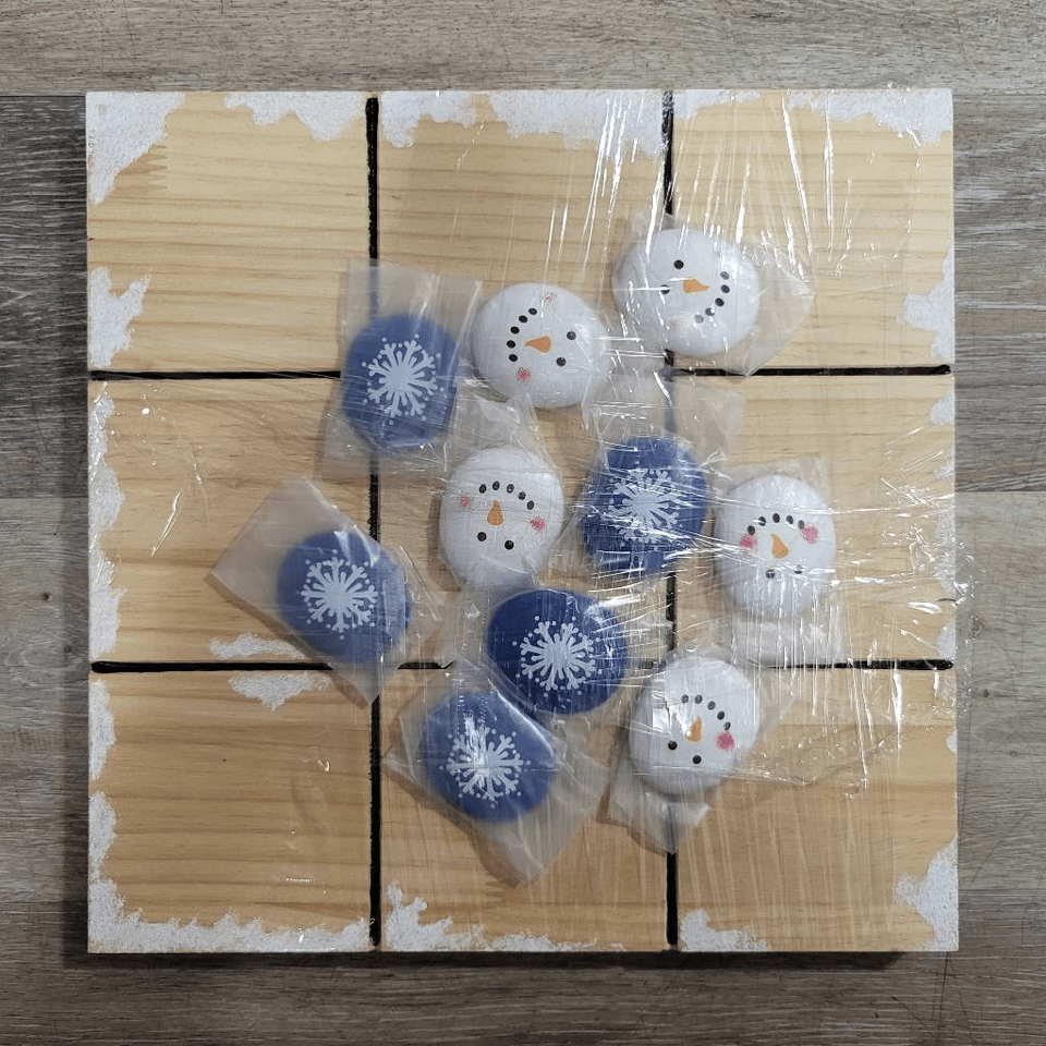 Christmas Board Game - Tic-Tac-Toe with Christmas Pieces - Snowman ...