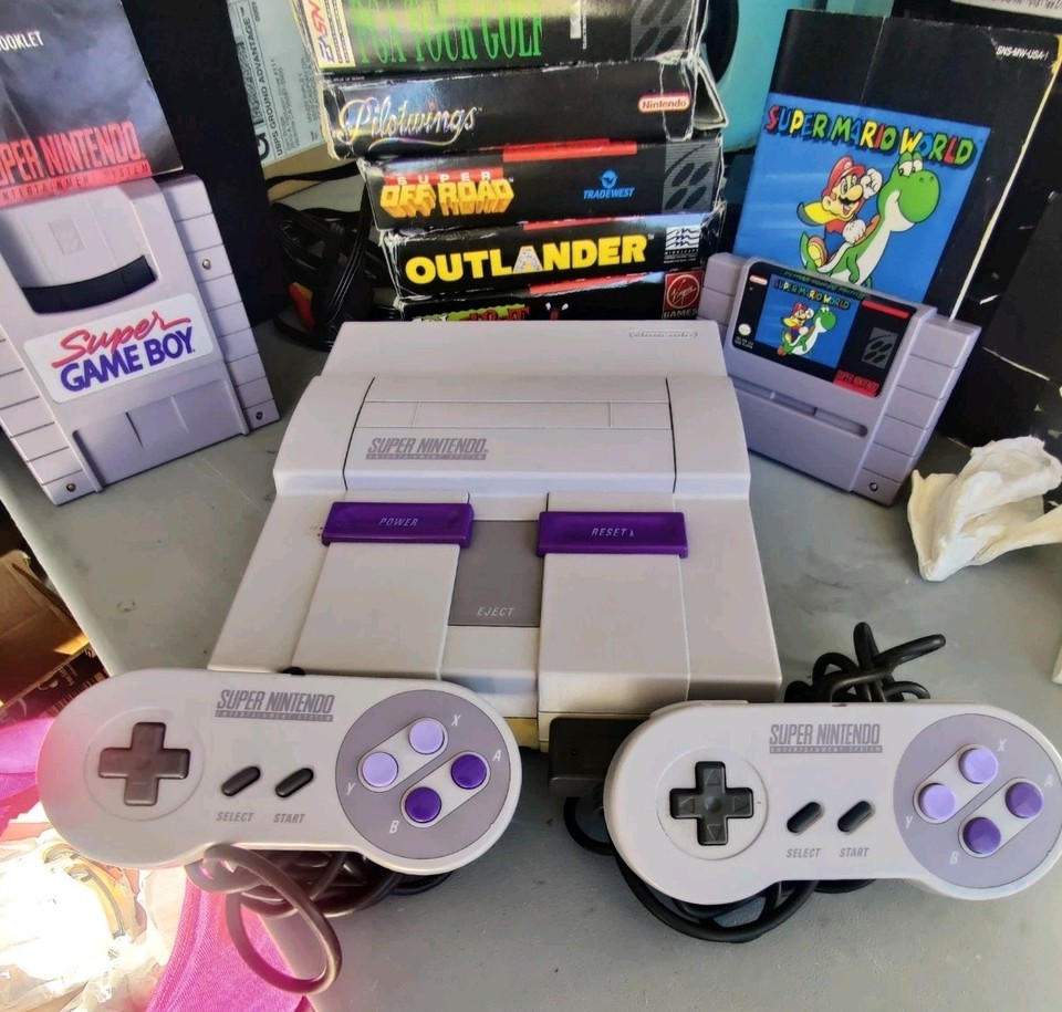 Super Nintendo Console: 2 Controllers, Games, Super Gameboy Adapter ...