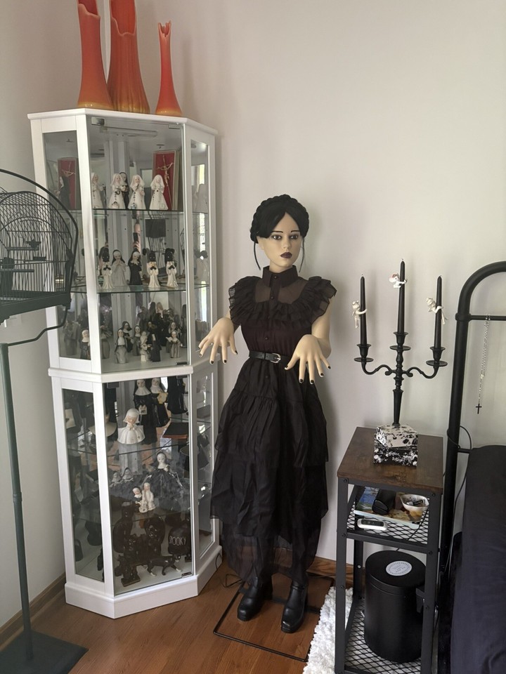 5ft Wednesday Raven Dance Animatronic Animated Doll Addams Family Lowes ...