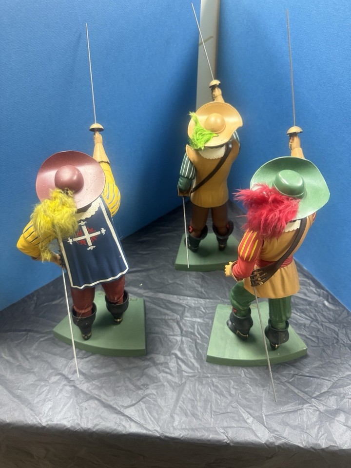 VINTAGE AURORA MODEL KIT Built Up Three Musketeers Althos Porthos Aramas | eBay
