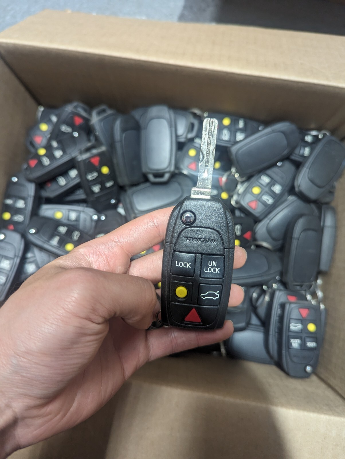 Pre-Owned Volvo Flip Car Key BUNDLE 100 KEYS FCC ID: LQNP2T-APU | eBay