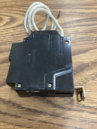 GE THQB1120GF 1 pole 20 amp bolt on THQB Ground Fault 120v Breaker ...